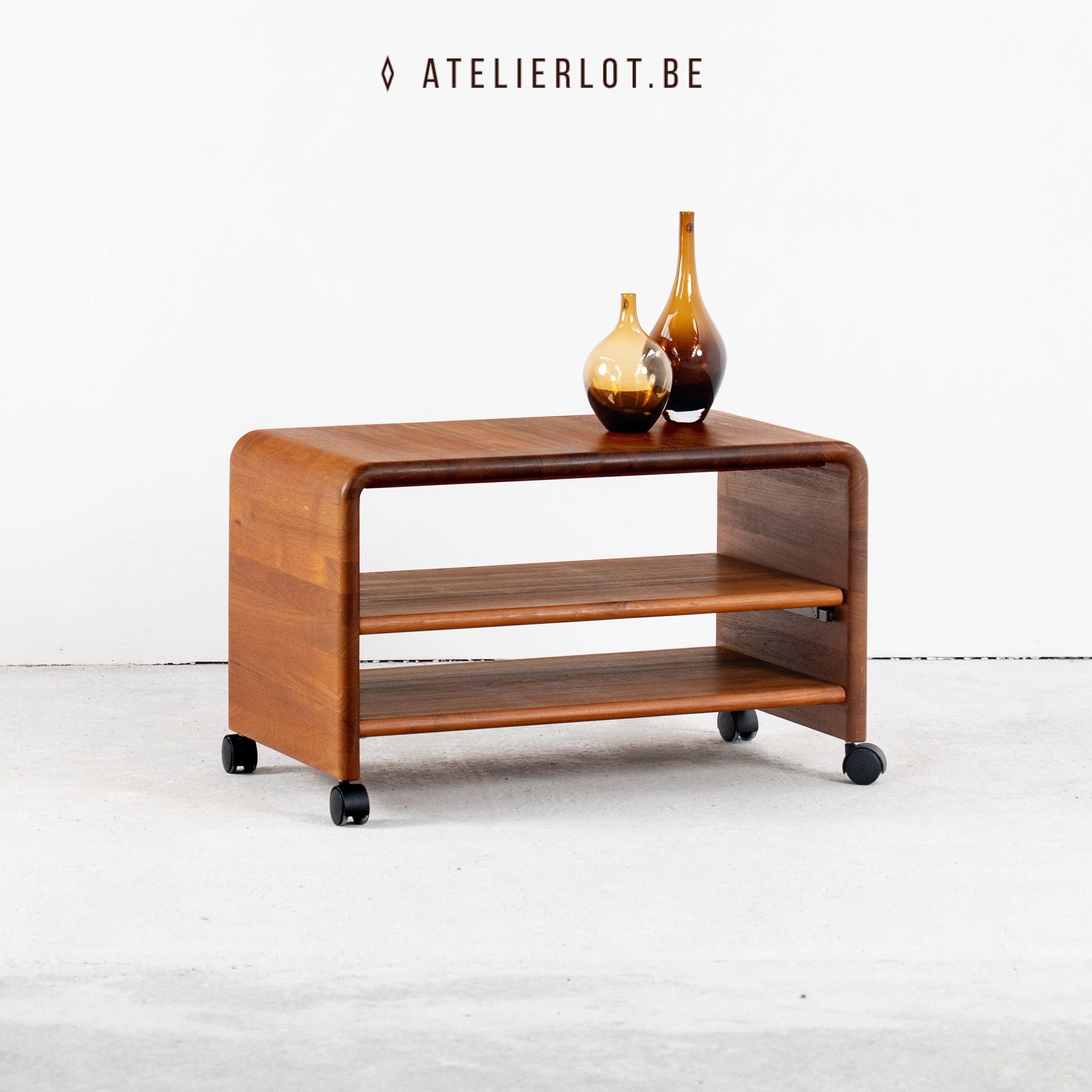 Audiomeubel / platenkast van Mikael Laursen – Atelier Lot